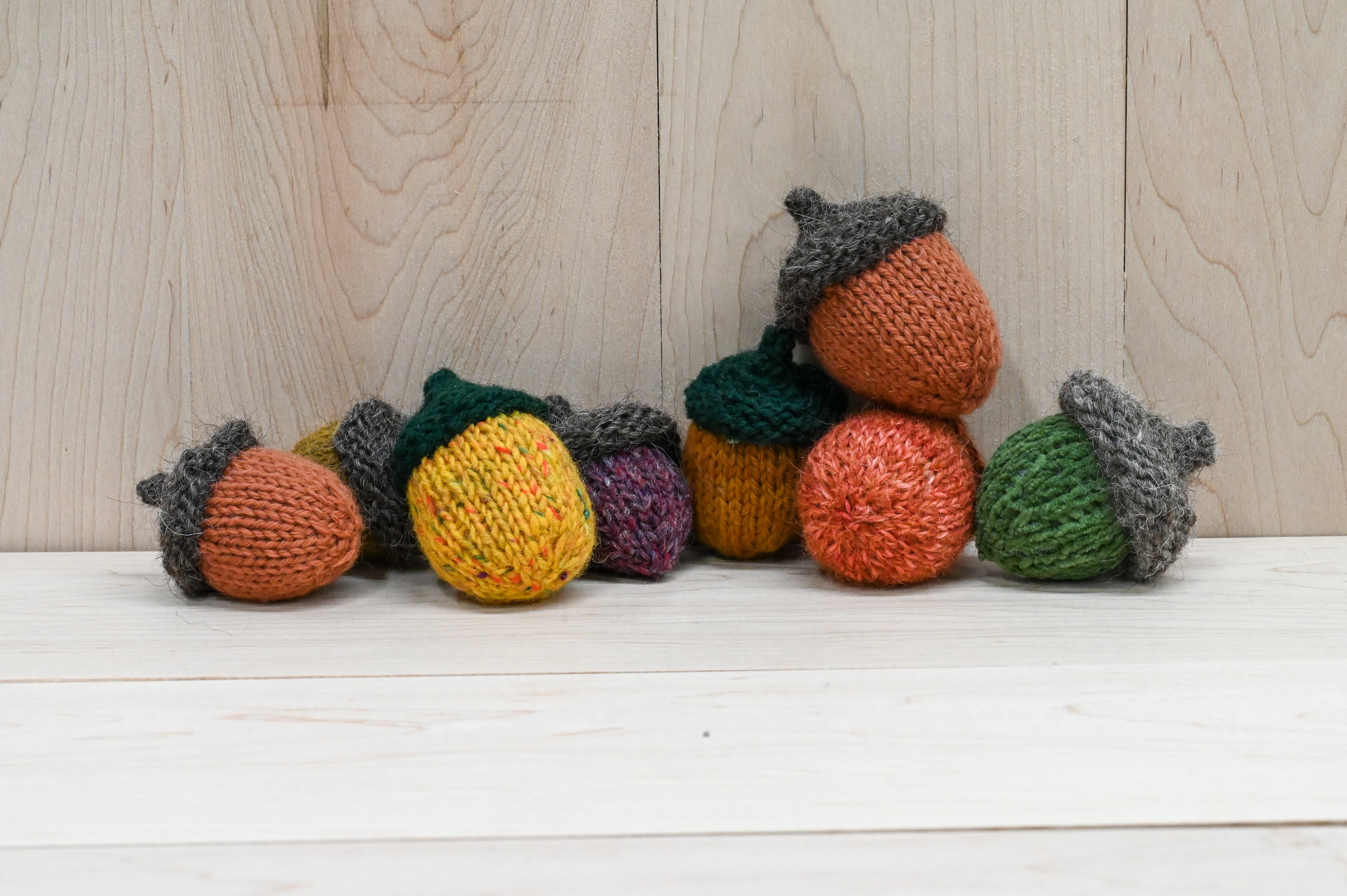 Knitting Pattern: Knitted Acorns – Lumenescent Studios